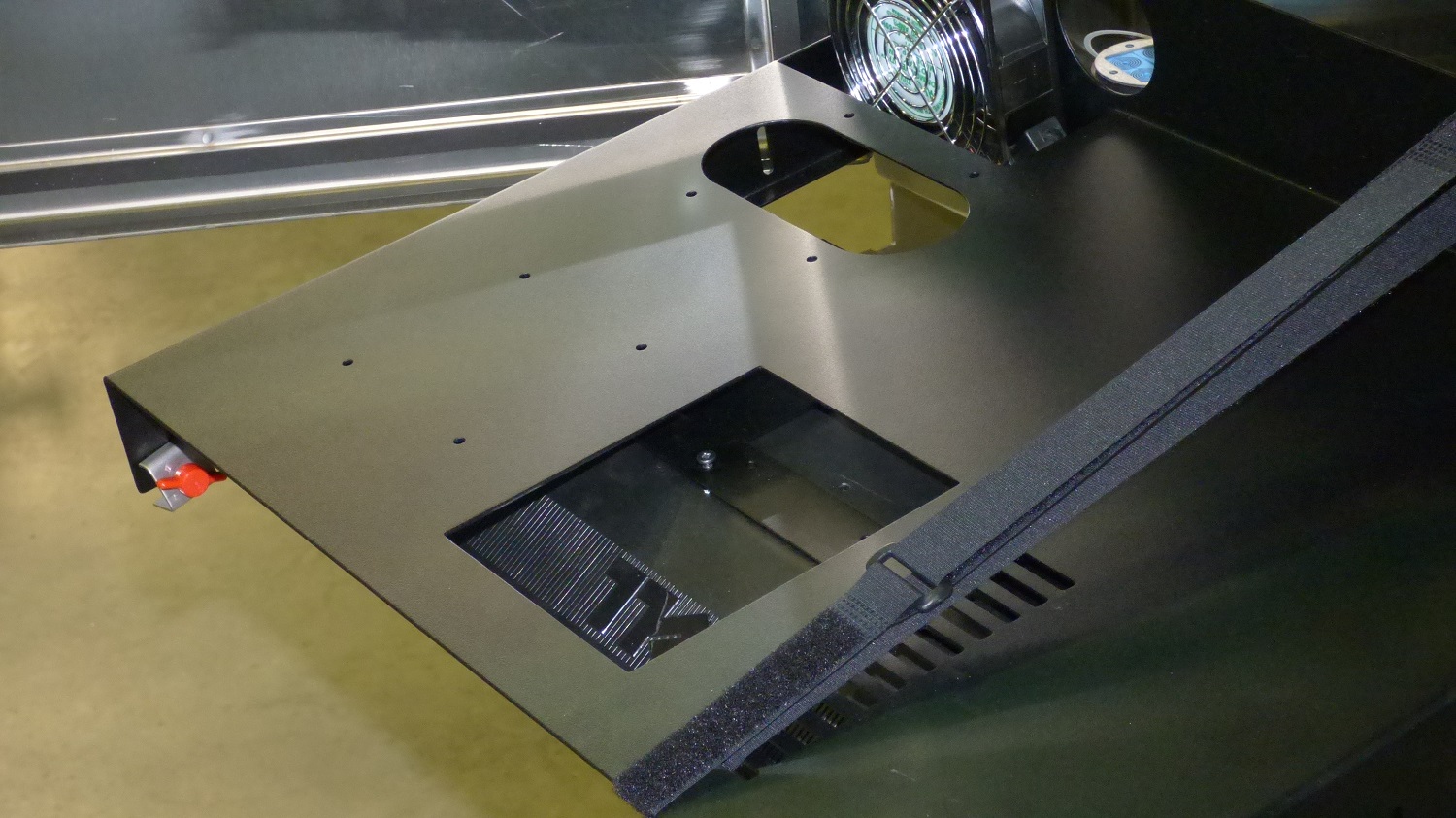 22-inch NEMA 4X Monitor Enclosure | IO28-4X - ITSENCLOSURES